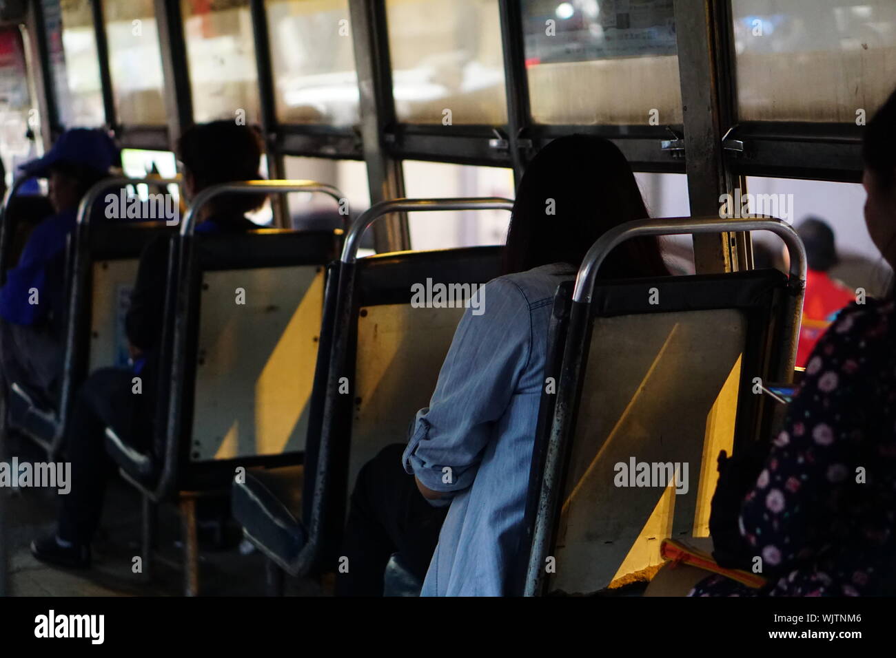 Bus full of people hi-res stock photography and images - Alamy