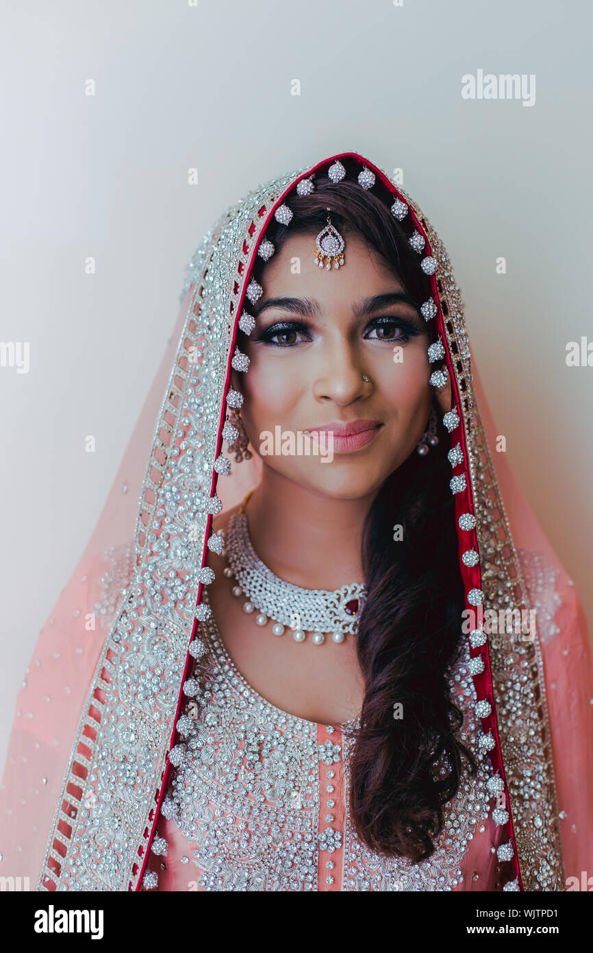 Indian wedding traditional dress hi-res stock photography and images ...