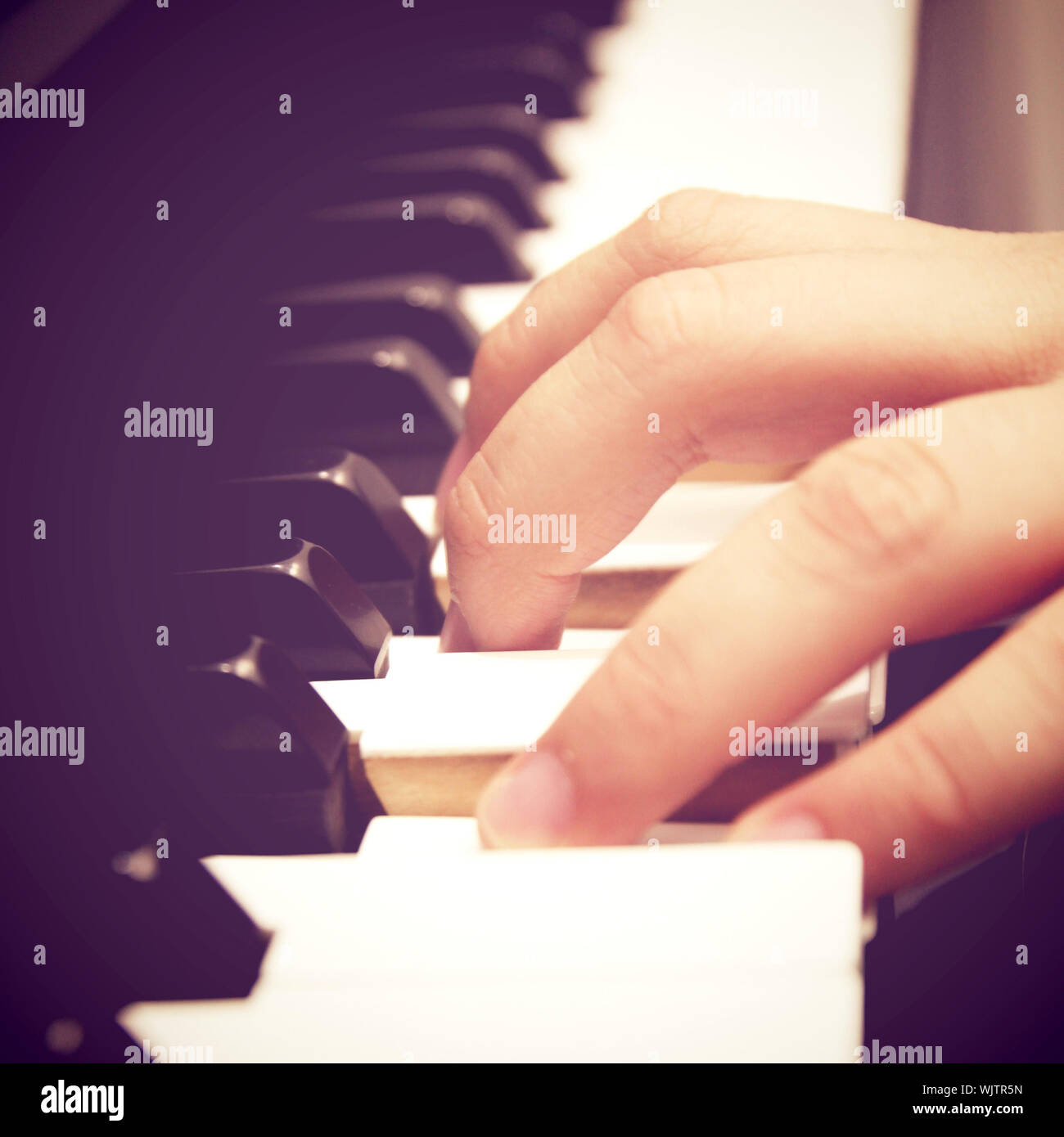 Piano sound effect hi-res stock photography and images - Alamy