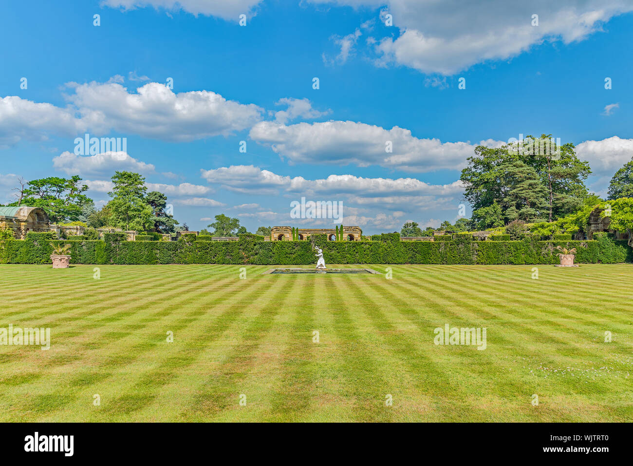 Lawn ornamentation hi-res stock photography and images - Alamy