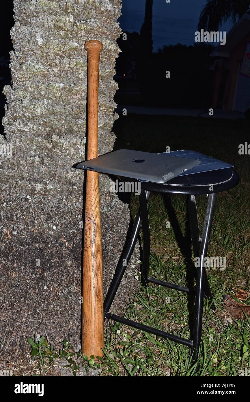 Laptop front yard hi-res stock photography and images - Alamy