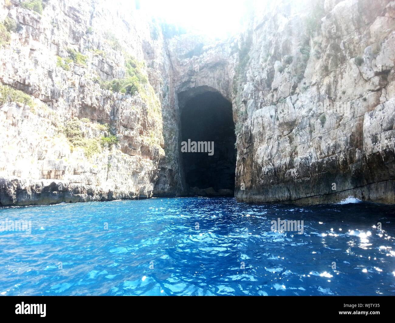 Cave cliff hi-res stock photography and images - Alamy