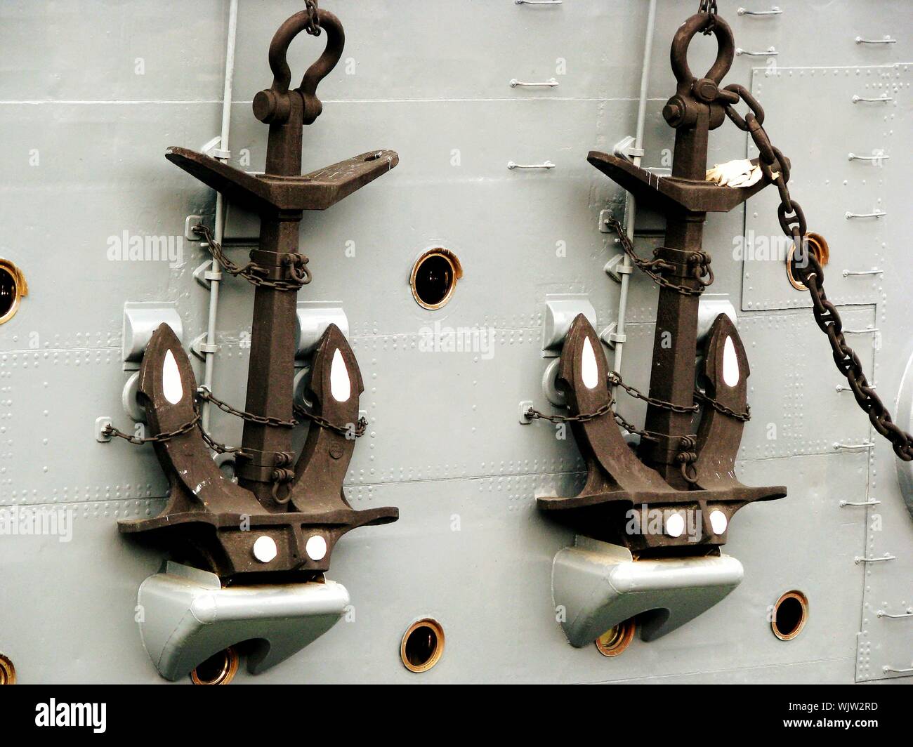 Heavy anchors hi-res stock photography and images - Alamy