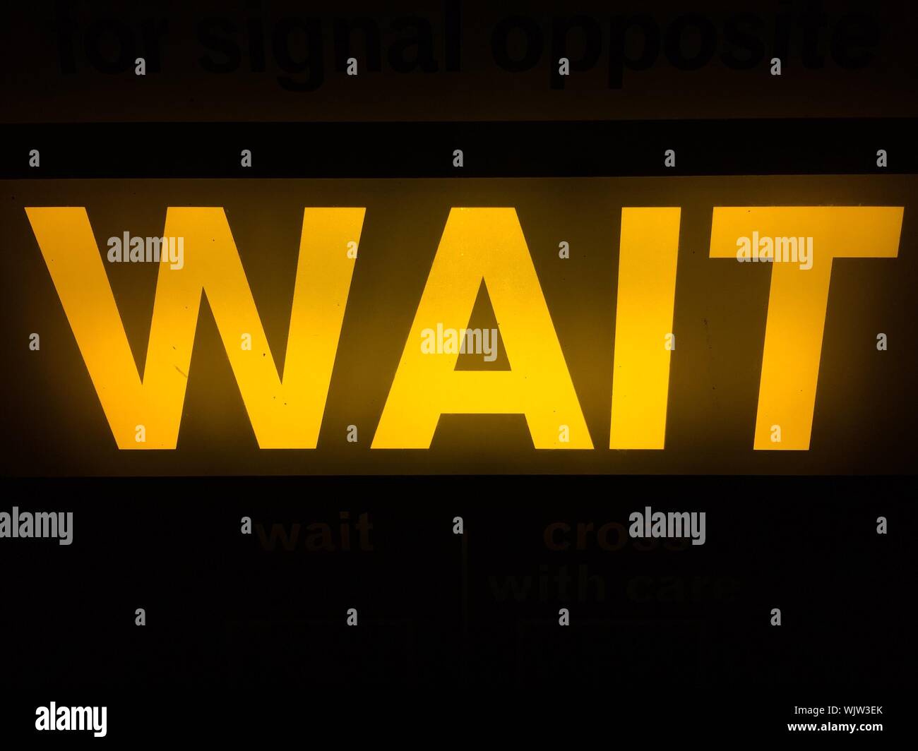 Wait here sign hi-res stock photography and images - Alamy