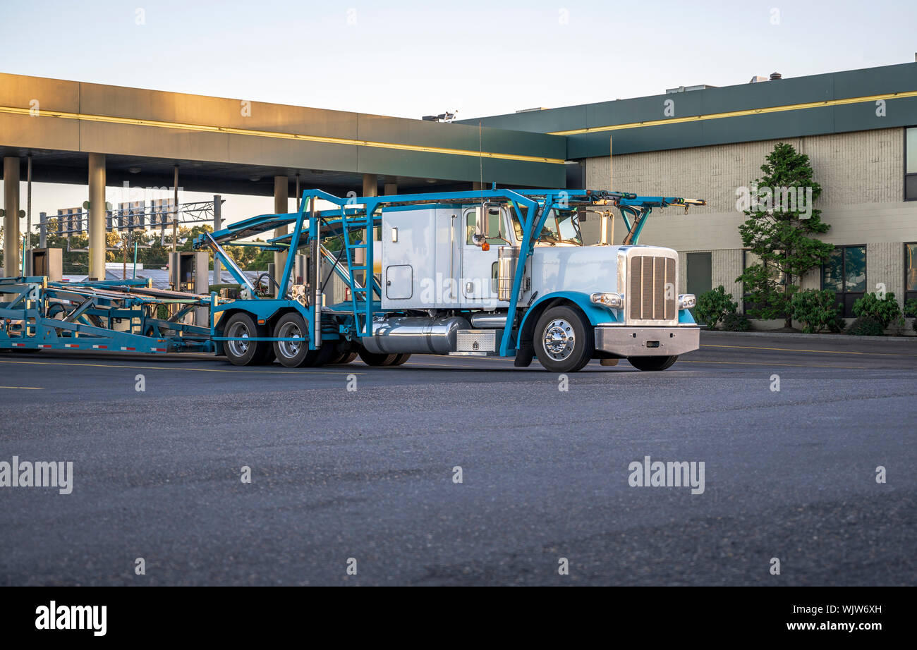 Big rig industrial grade car hauler classic American bonnet semi truck ...