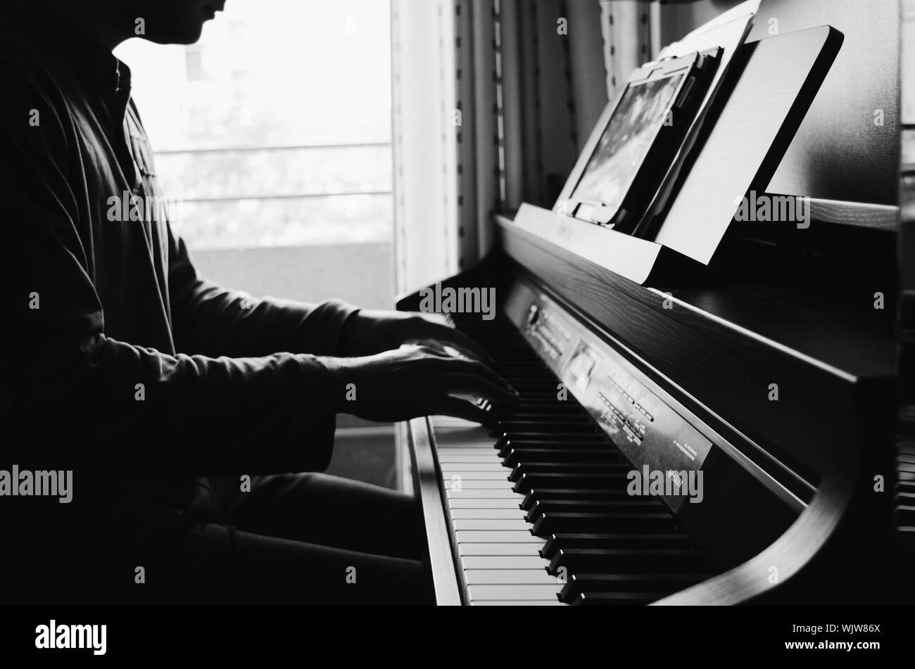 Grand Piano Side View High Resolution Stock Photography and Images - Alamy