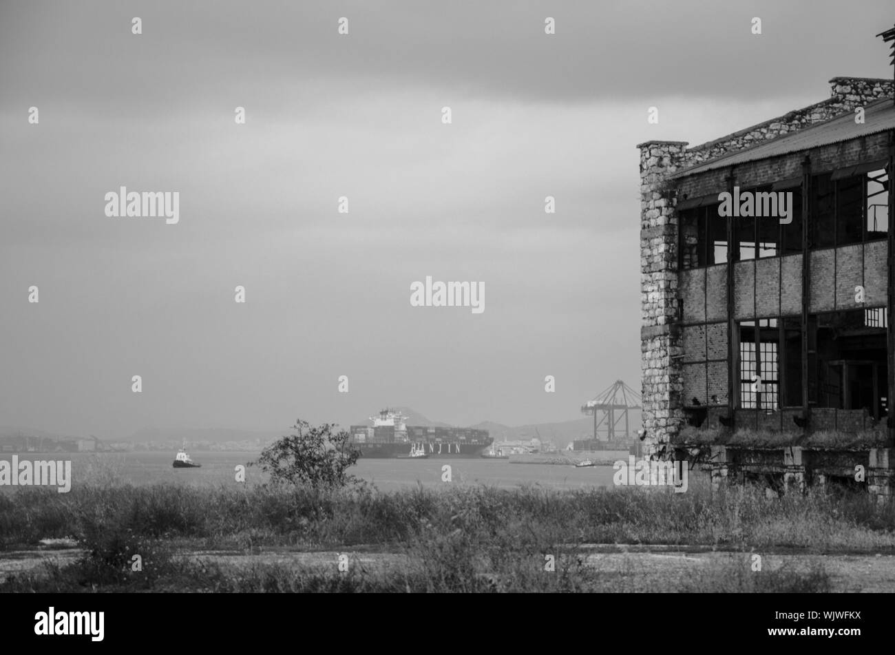 Old commercial dock hi-res stock photography and images - Alamy