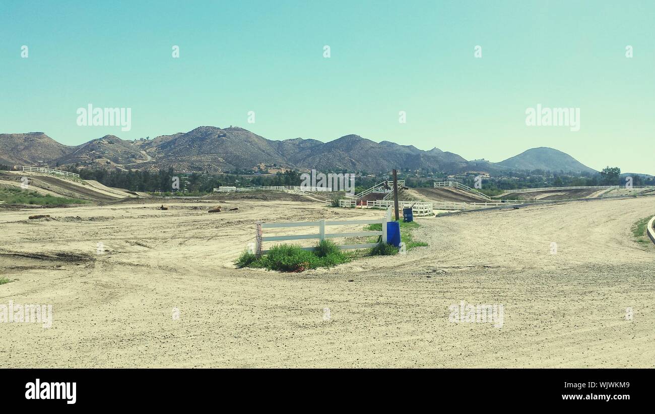 Sky racing hi-res stock photography and images - Alamy