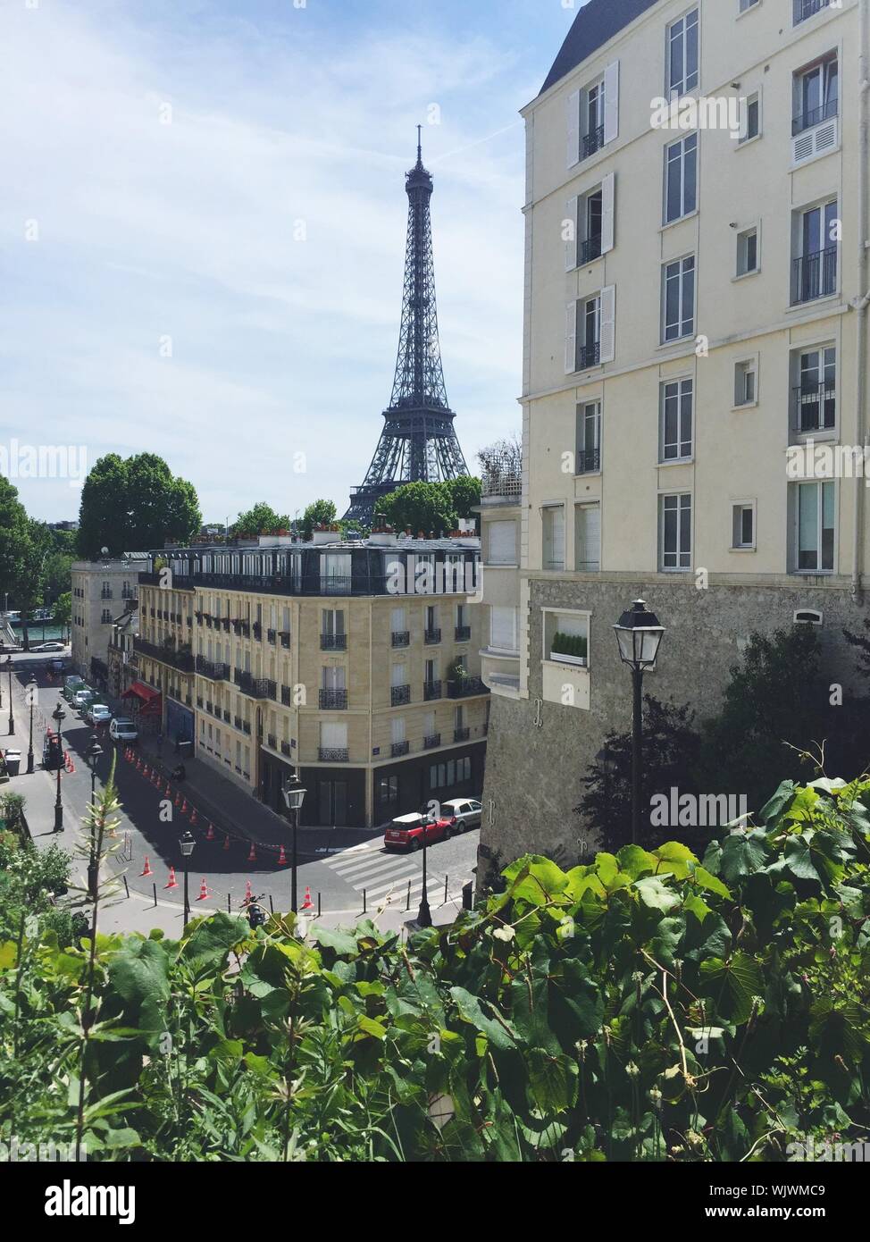 Eiffel tower building hi-res stock photography and images - Alamy