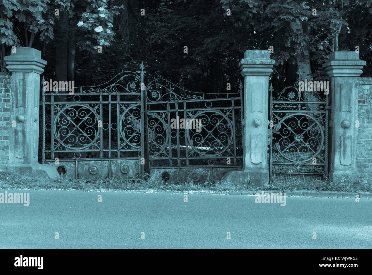Old Fashioned Gate High Resolution Stock Photography and Images - Alamy