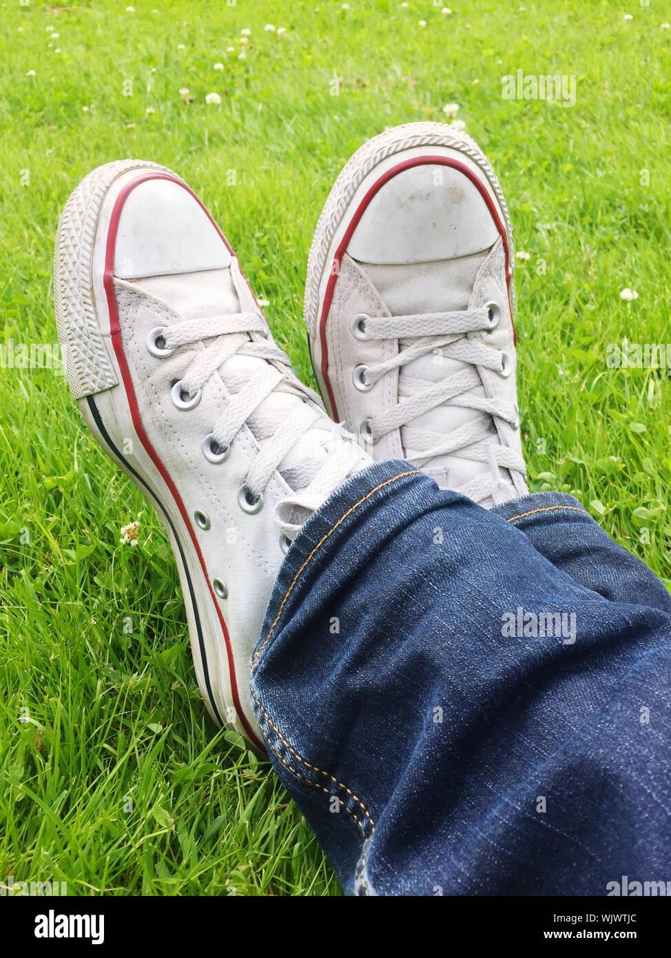 Green legs crossed hi-res stock photography and images - Alamy