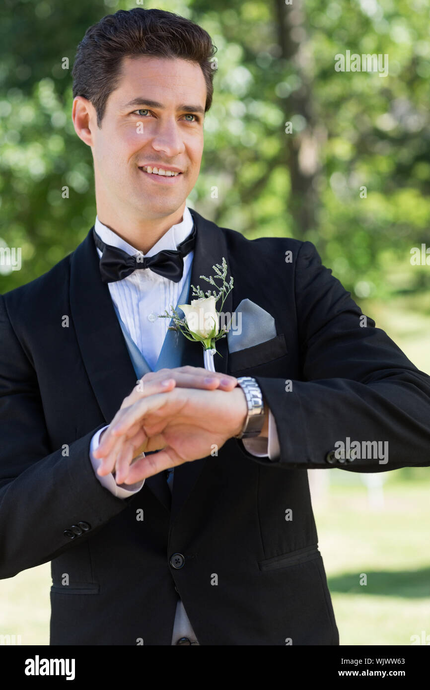 Bridegroom waiting wedding hi-res stock photography and images - Alamy