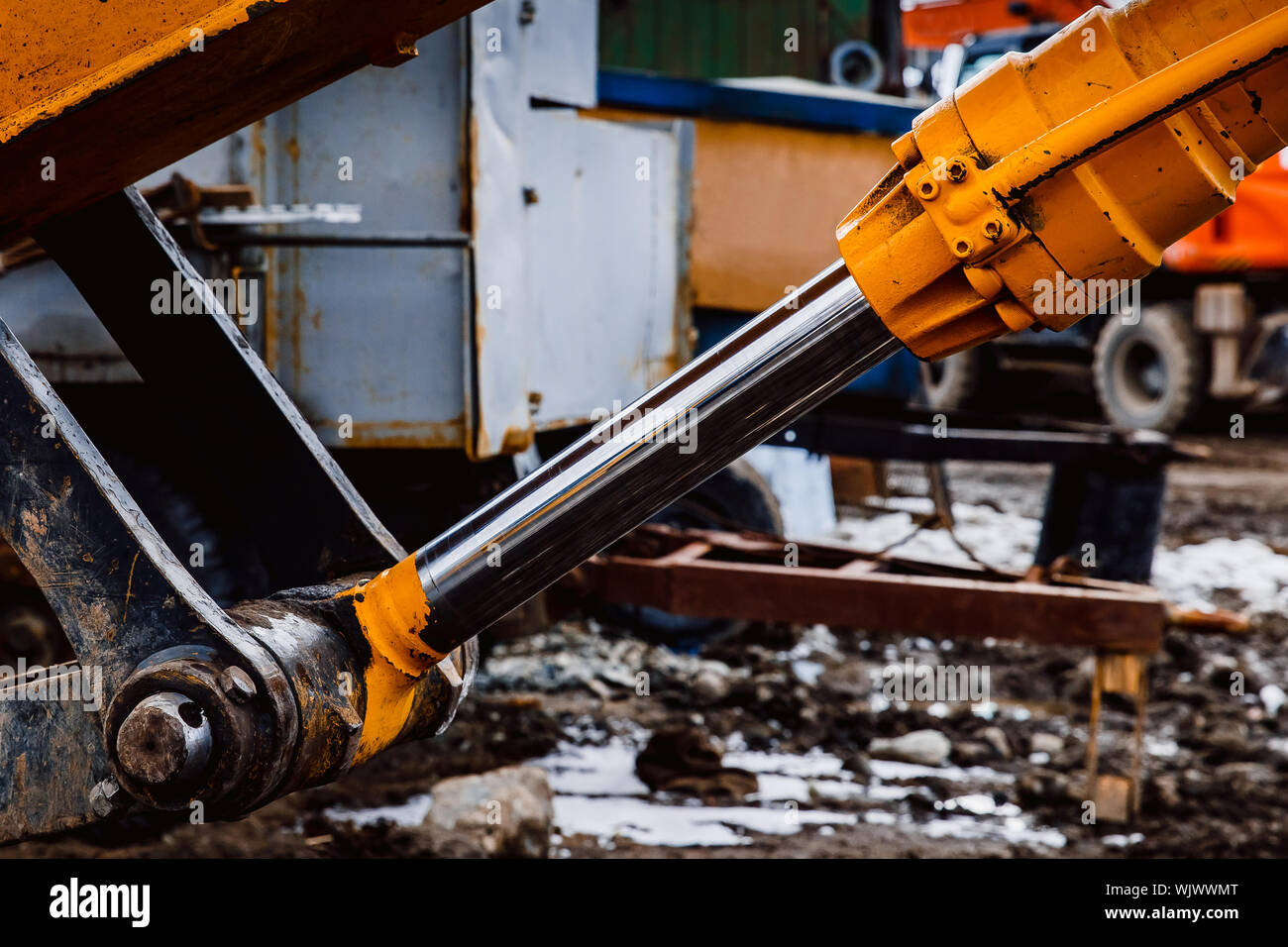 Yellow construction hi-res stock photography and images - Alamy