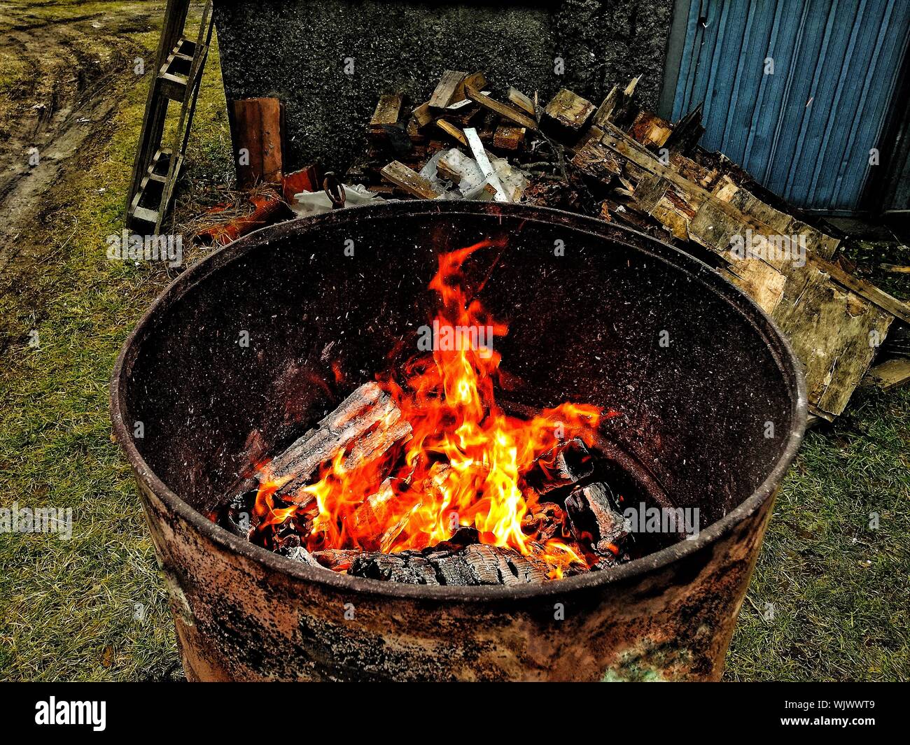 Drum fire hi-res stock photography and images - Alamy
