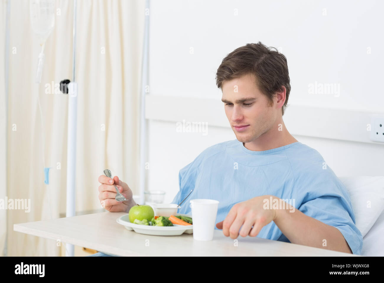 Patient eating meal hi-res stock photography and images - Alamy
