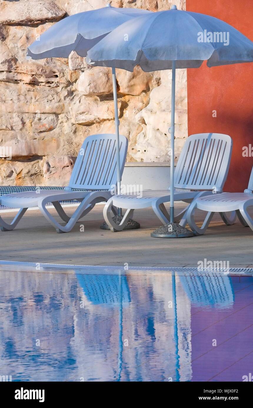 Plastic white chairs standing on a swimming pool terrace Stock Photo ...