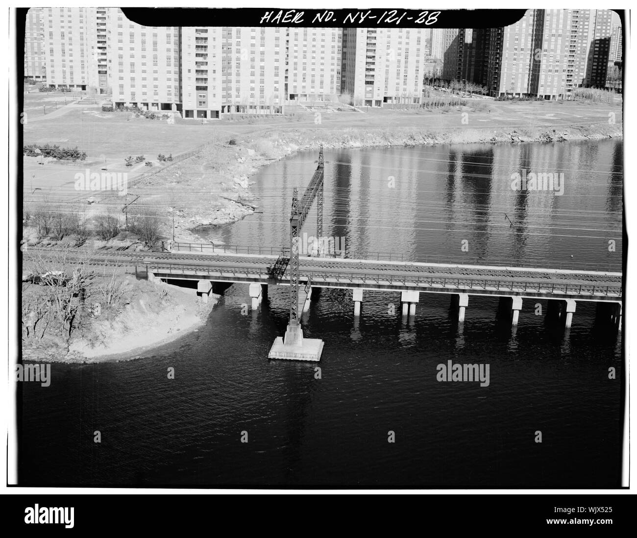 Connecticut river railroad bridge Cut Out Stock Images & Pictures - Alamy