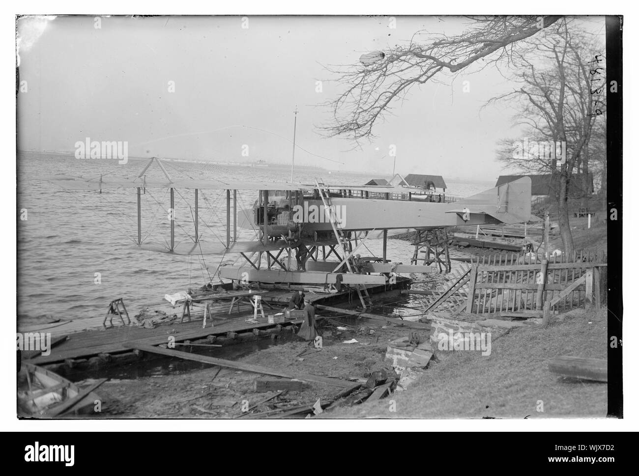 Hydro aircraft Black and White Stock Photos & Images - Alamy