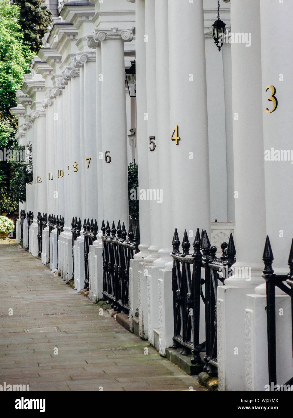 House side columns hi-res stock photography and images - Alamy