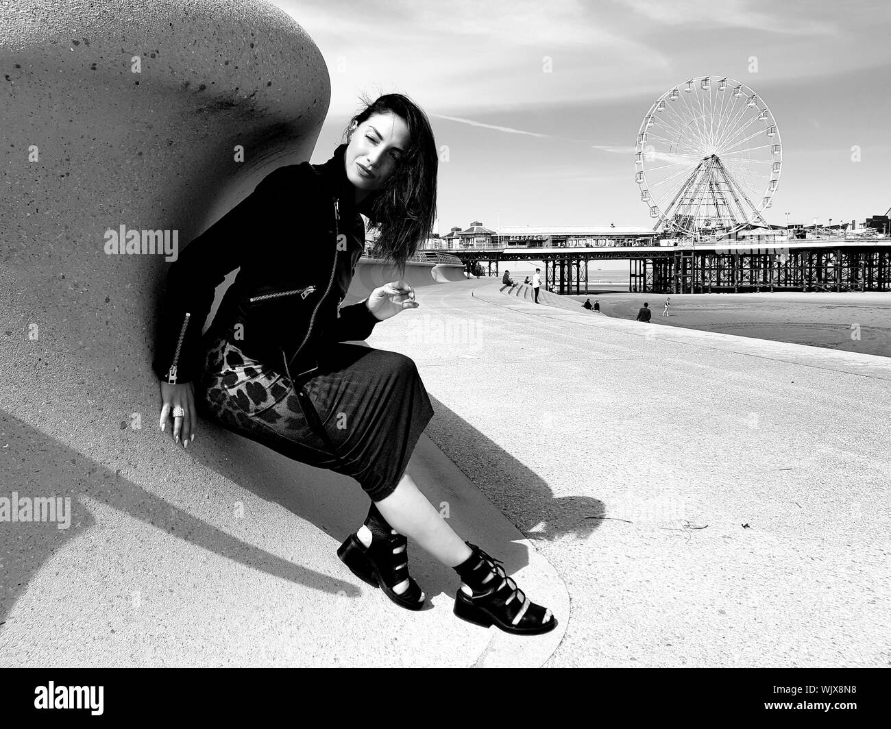 Concrete structure on beach hi-res stock photography and images - Alamy