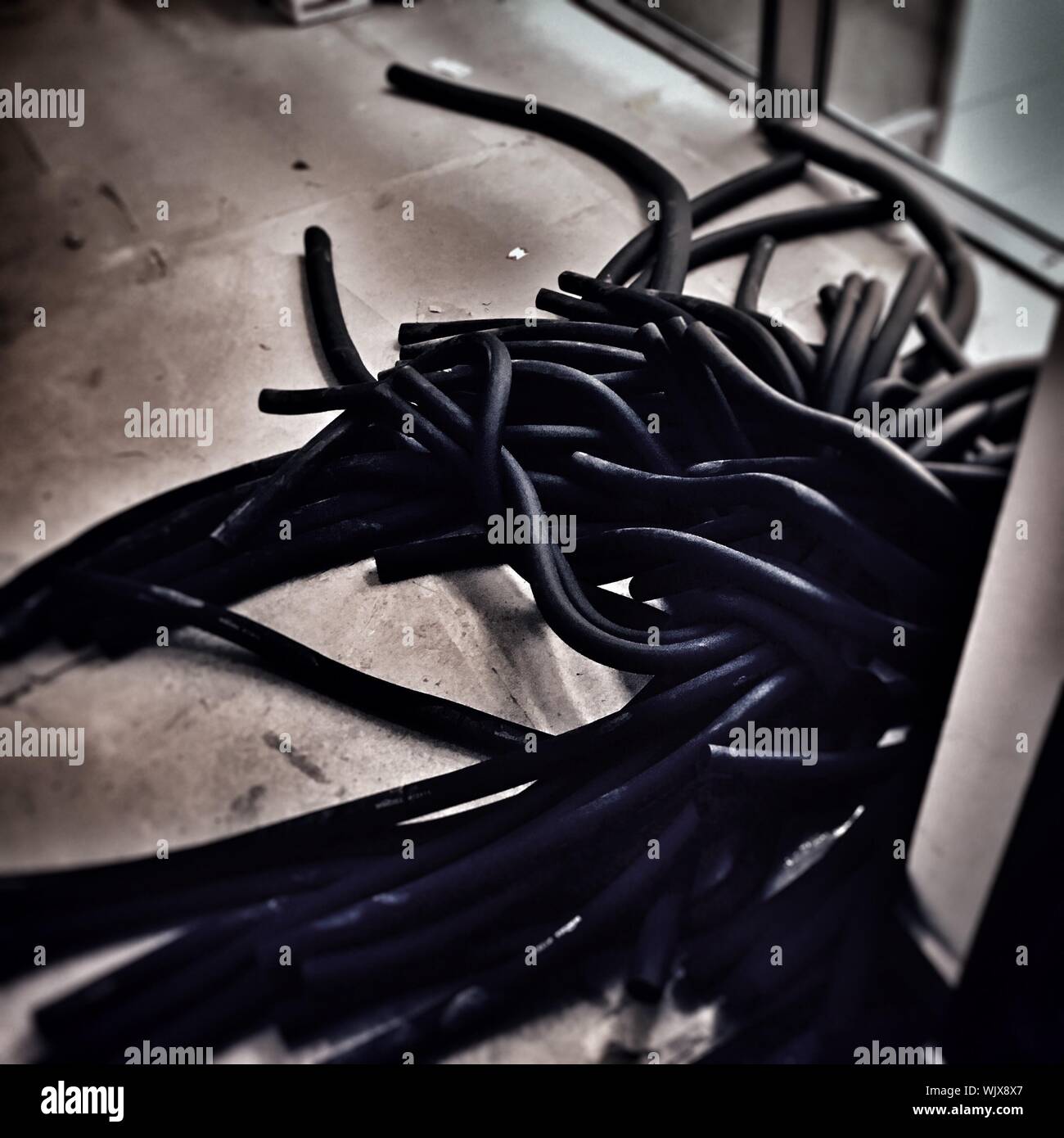 Black wires hi-res stock photography and images - Alamy