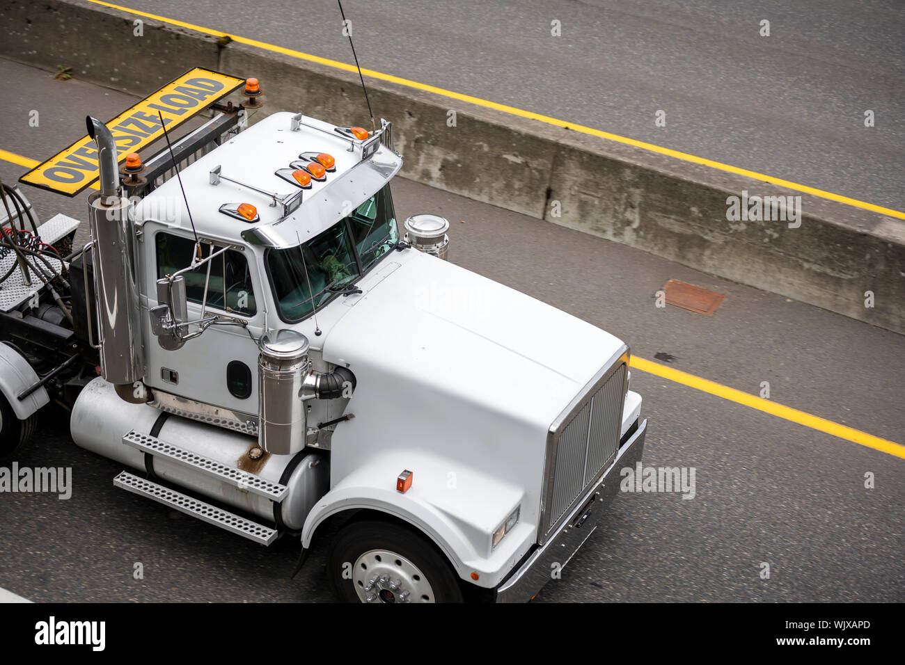 Truck oversize load sign hi-res stock photography and images - Alamy