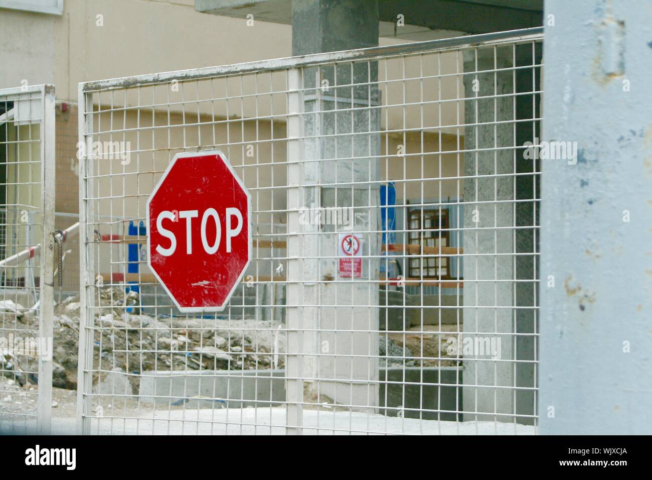 Construction stop sign hi-res stock photography and images - Alamy