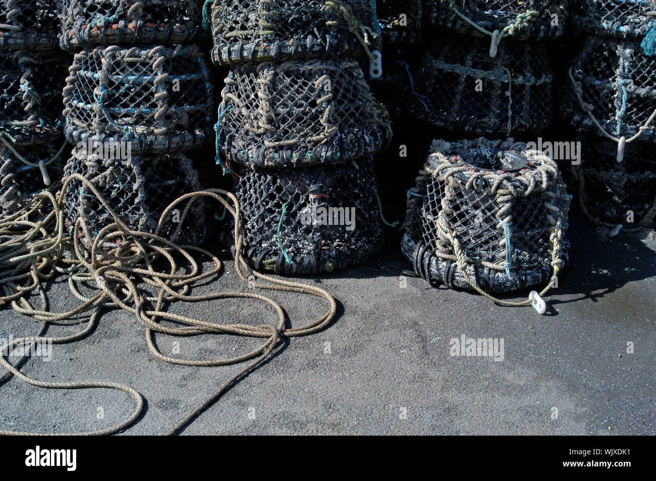 Stacked fishing rope hi-res stock photography and images - Alamy