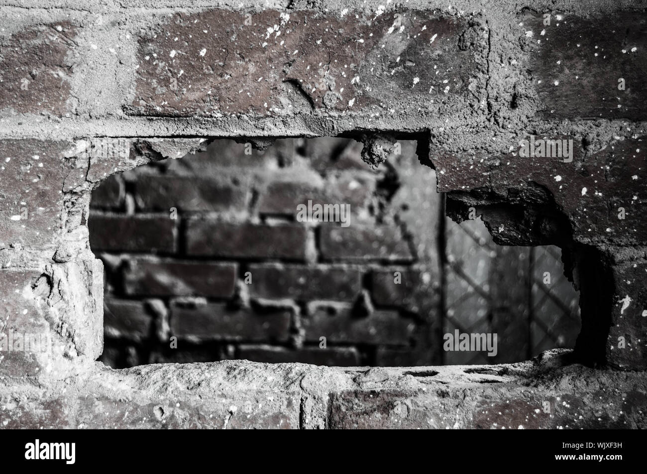 Hole brick wall hi-res stock photography and images - Alamy
