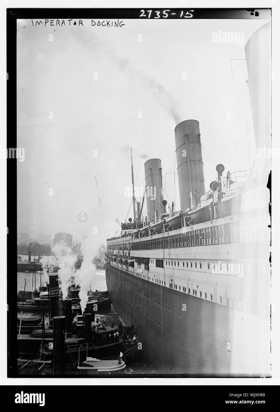 Docking liner Black and White Stock Photos & Images - Alamy