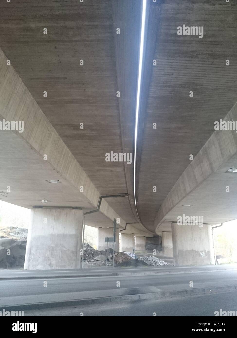 Under road bridge hi-res stock photography and images - Alamy