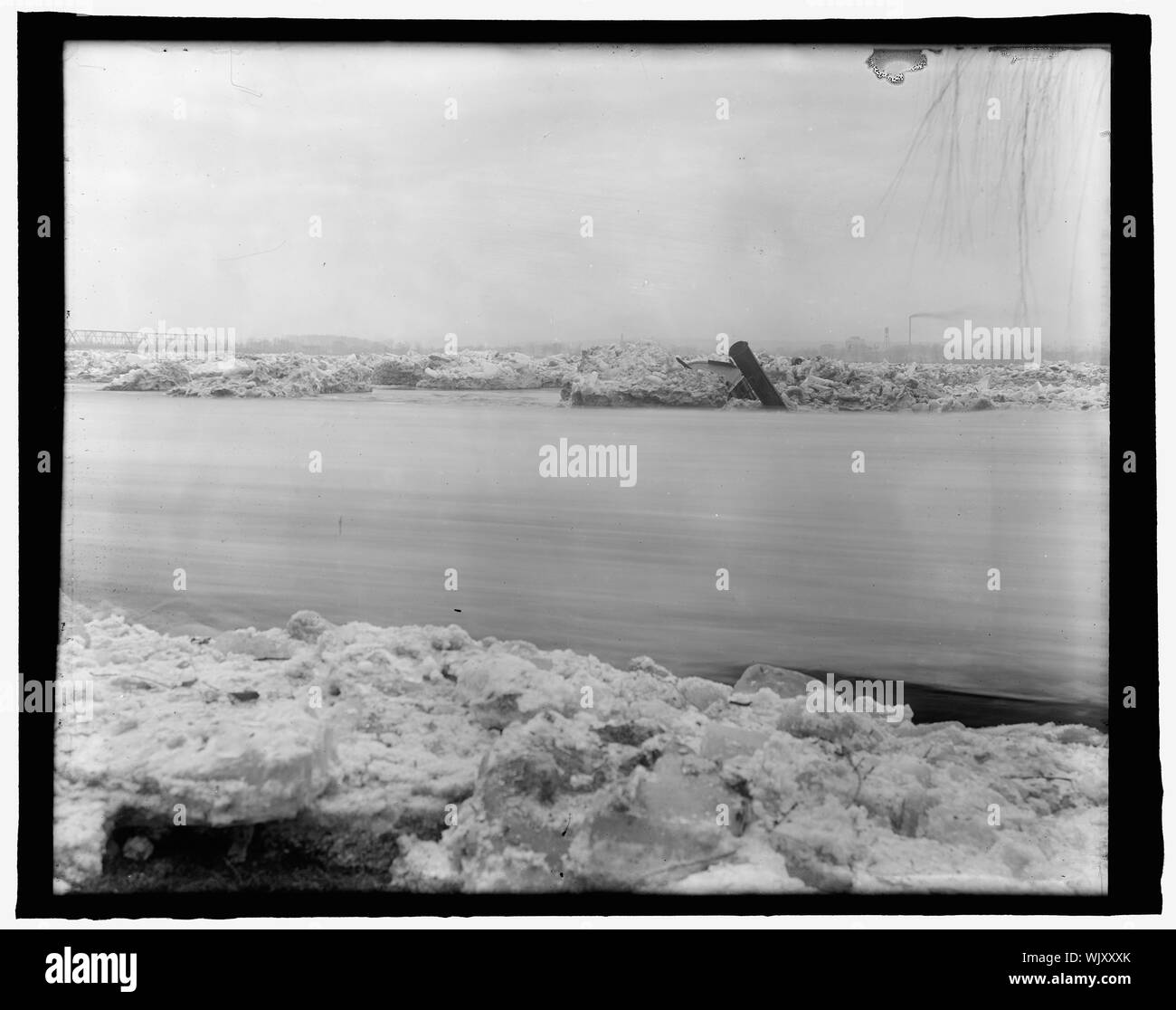 Ice jam, Potomac River, Feb. 1918 Stock Photo - Alamy