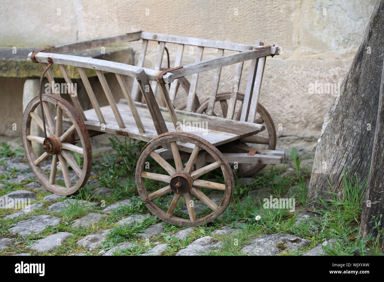 Empty wood cart hi-res stock photography and images - Alamy