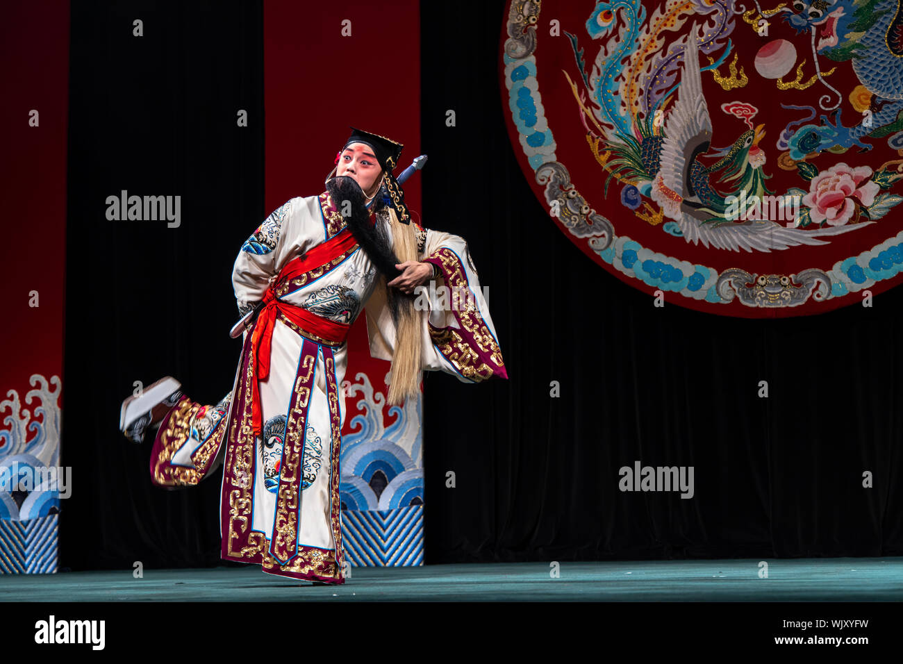 Peking opera actor hi-res stock photography and images - Alamy