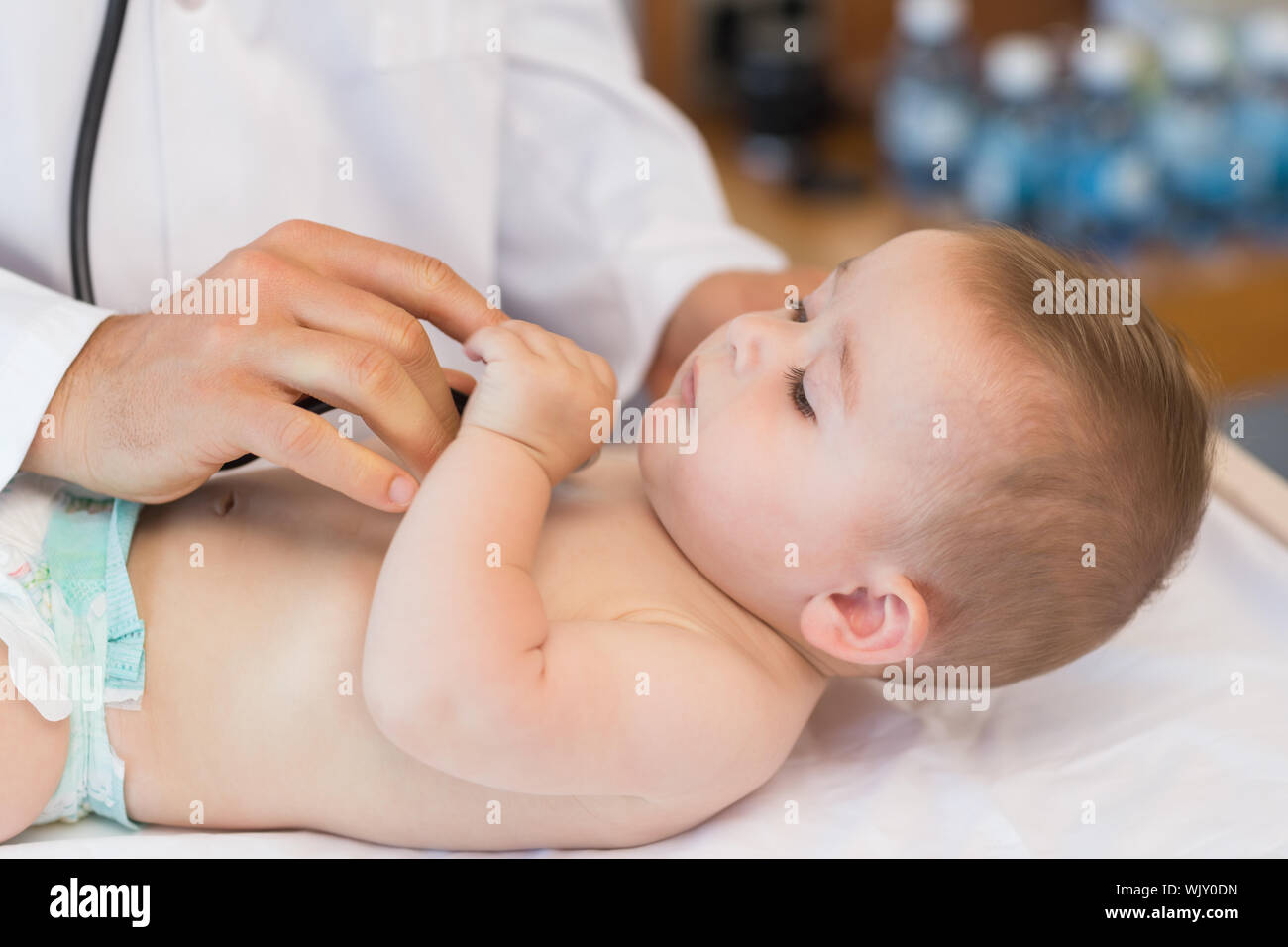 Paediatrics checking hi-res stock photography and images - Alamy