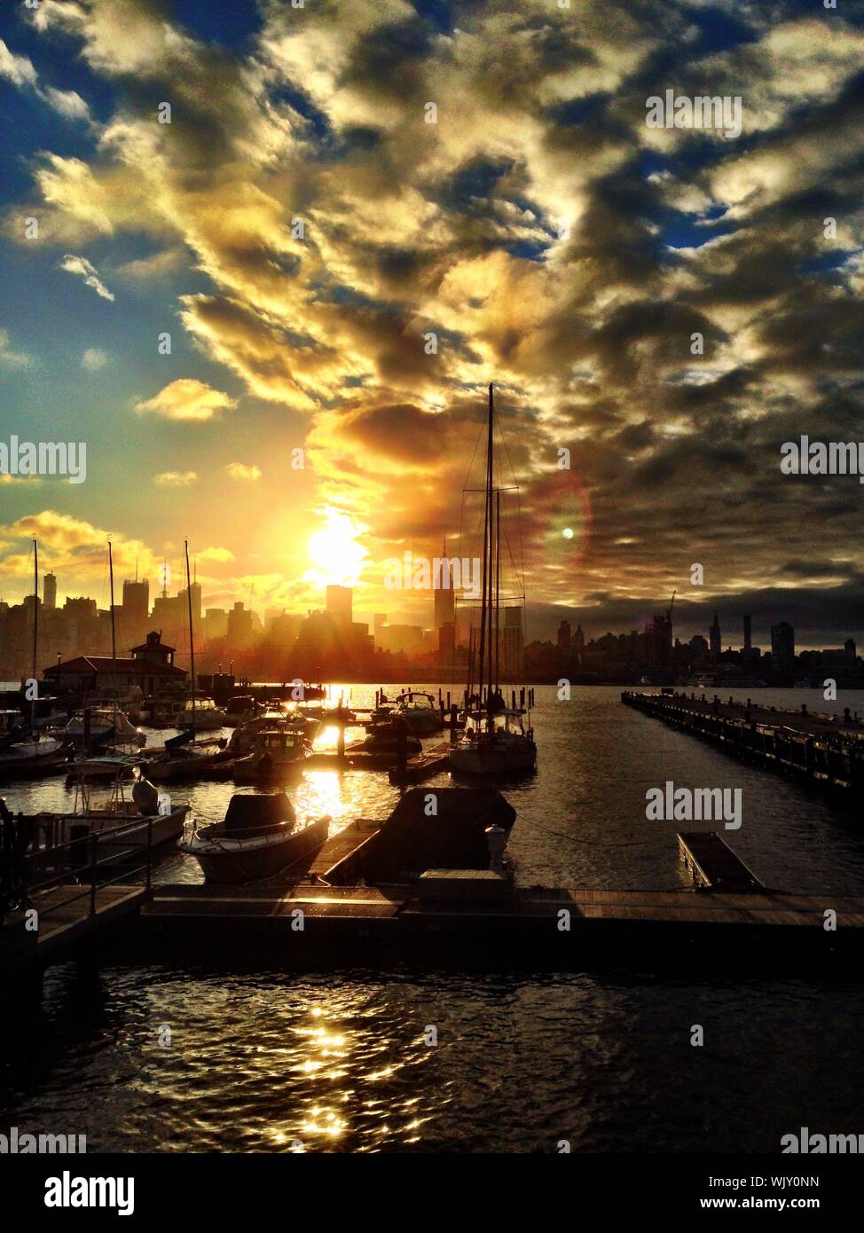 Cityscape sunset background hi-res stock photography and images - Alamy
