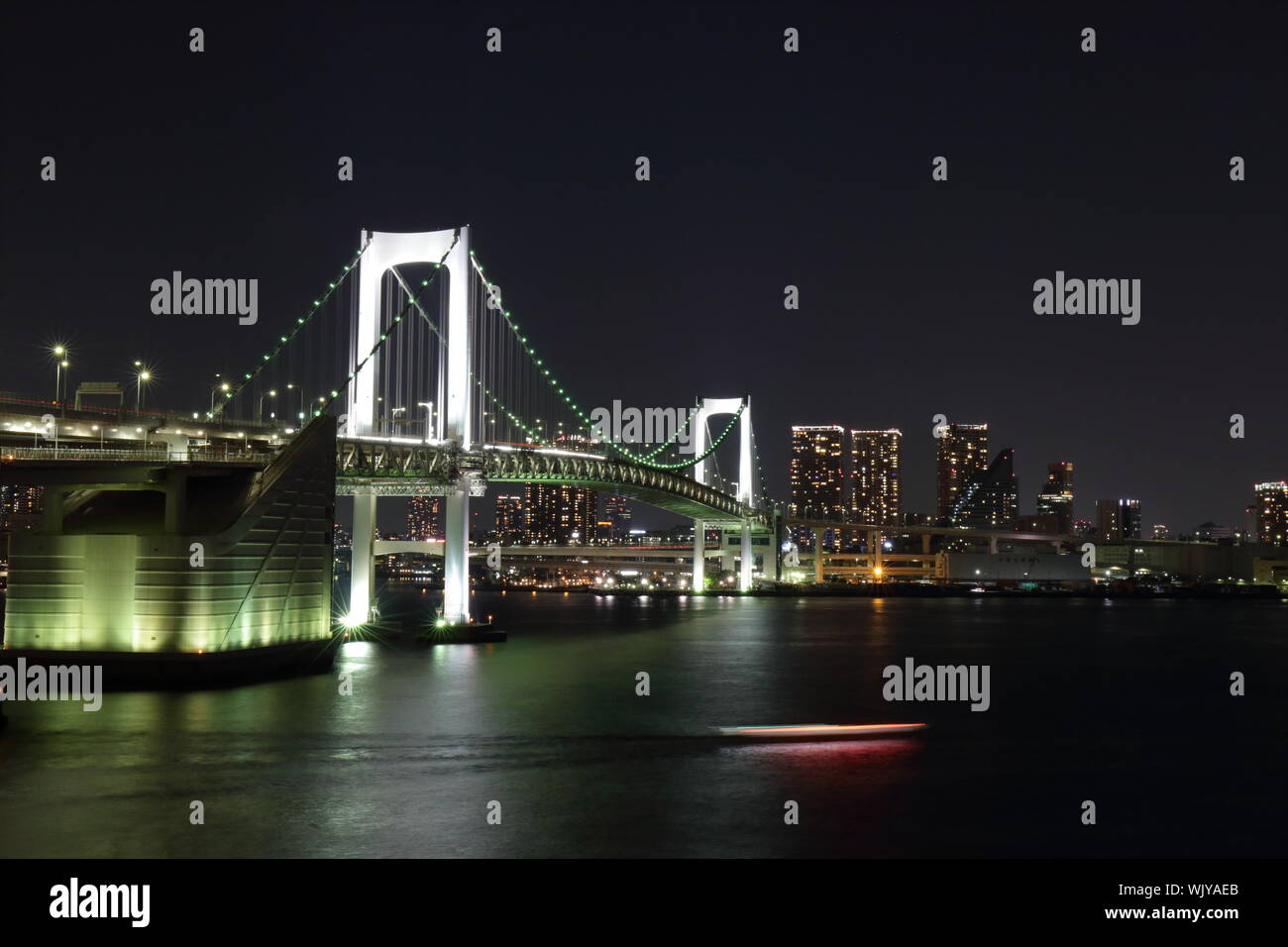 Rainbow bridge tokyo by night hi-res stock photography and images - Alamy