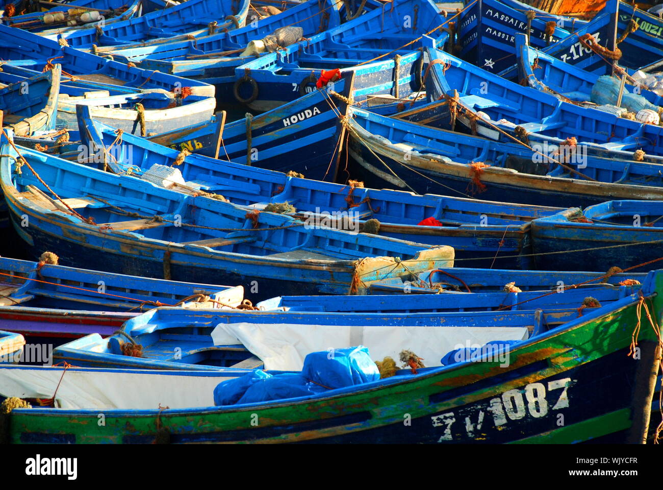 Row of boats hi-res stock photography and images - Alamy