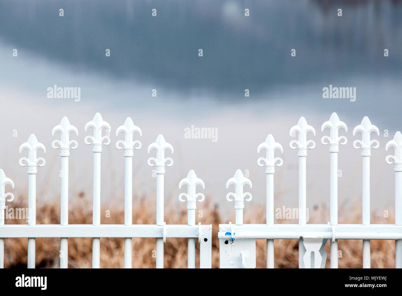 White gate hi-res stock photography and images - Alamy