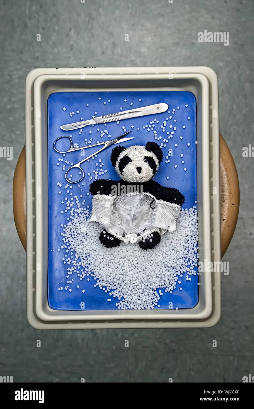 Surgical tray hi-res stock photography and images - Alamy