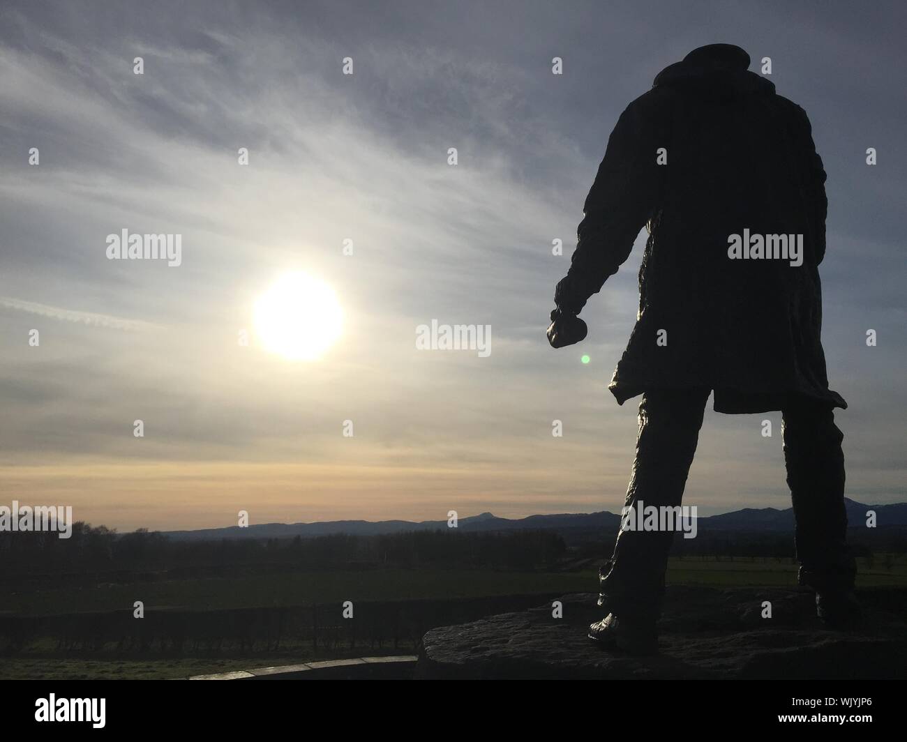 Man statue silhouette hi-res stock photography and images - Alamy