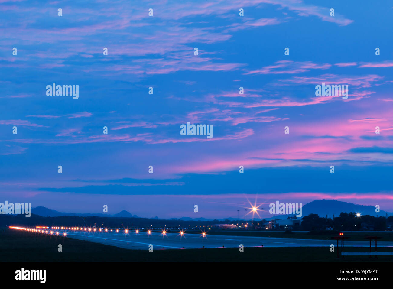 Runway beam hi-res stock photography and images - Alamy