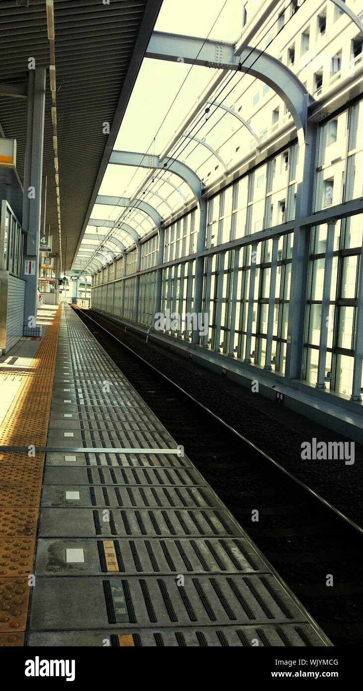 Station perspective hi-res stock photography and images - Alamy