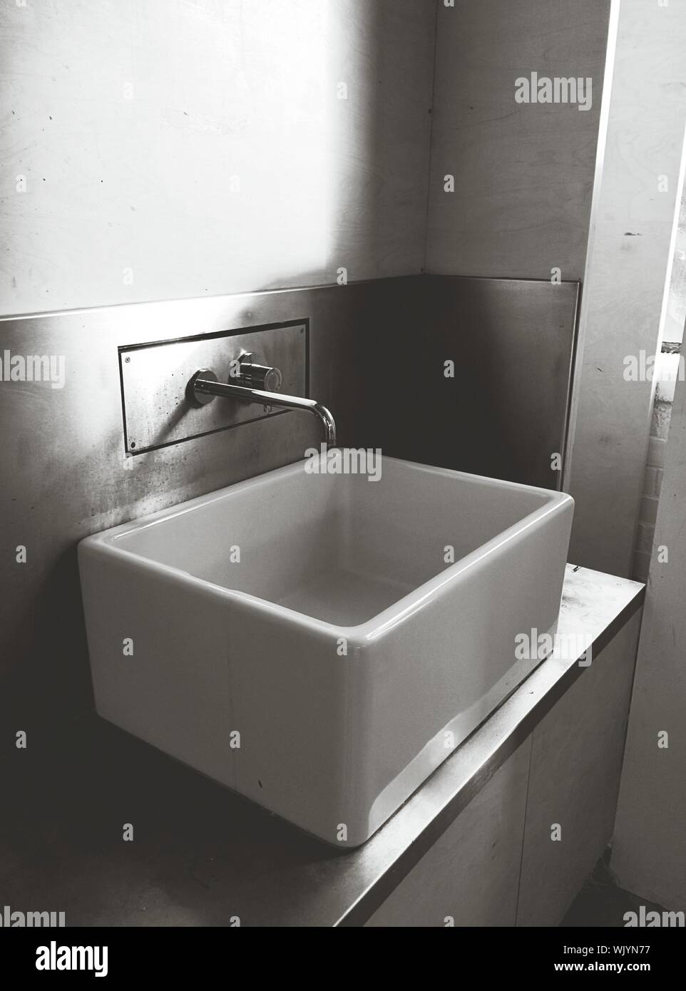 Public sink hi-res stock photography and images - Alamy