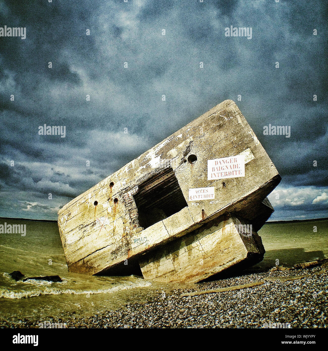 Concrete structure on beach hi-res stock photography and images - Alamy