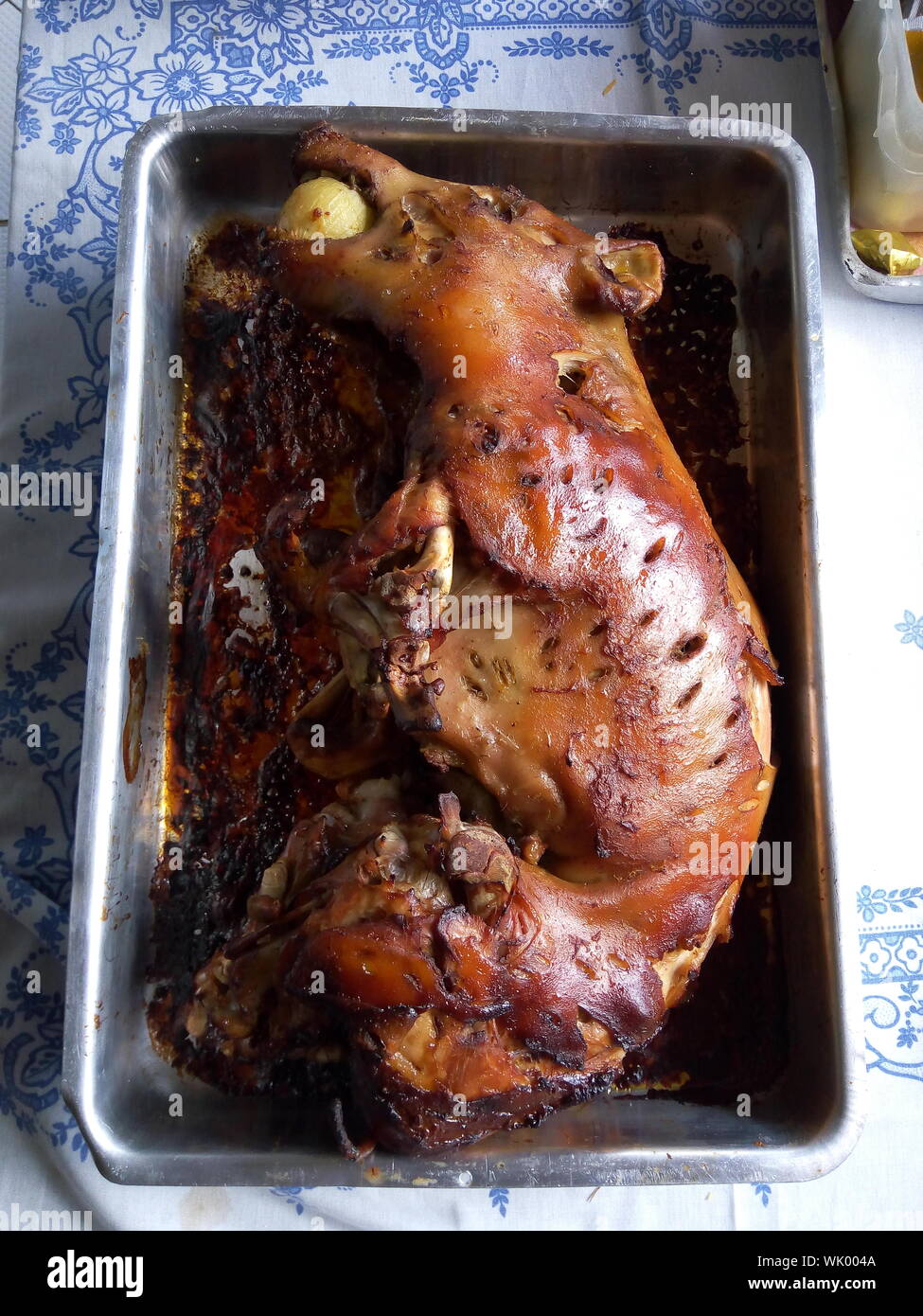 Roast pig hi-res stock photography and images - Alamy