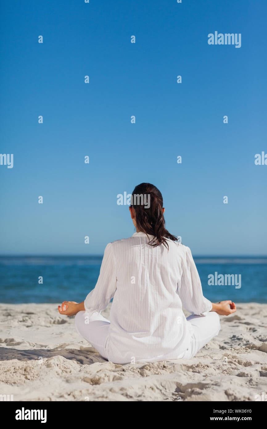 Sitting back to camera hi-res stock photography and images - Alamy