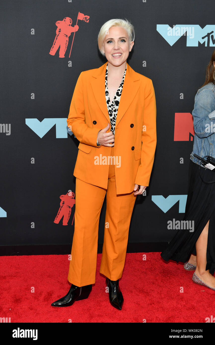 Hannah Hart attends the 2019 MTV Video Music Awards at Prudential ...