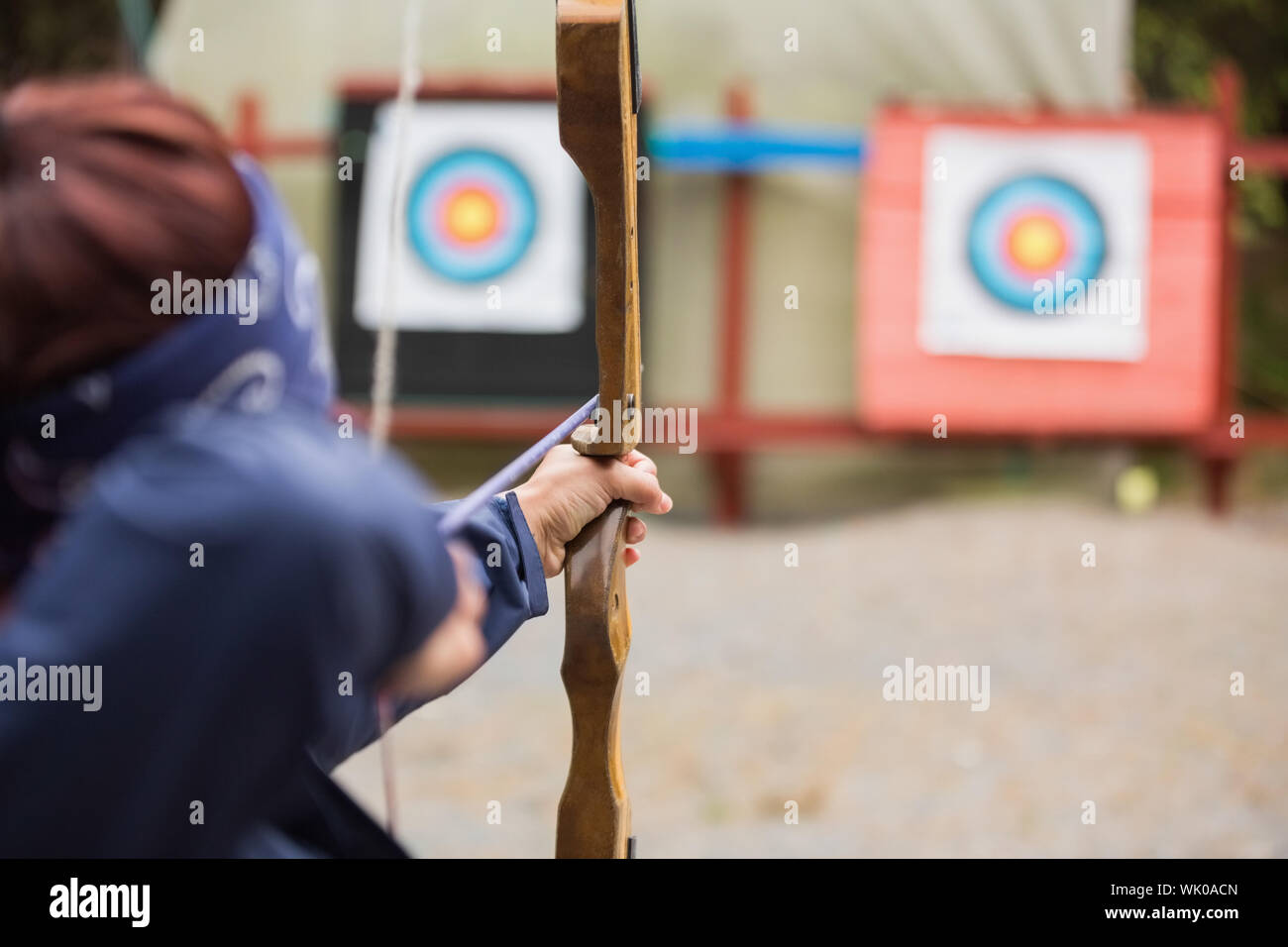 Shoot arrow hi-res stock photography and images - Alamy