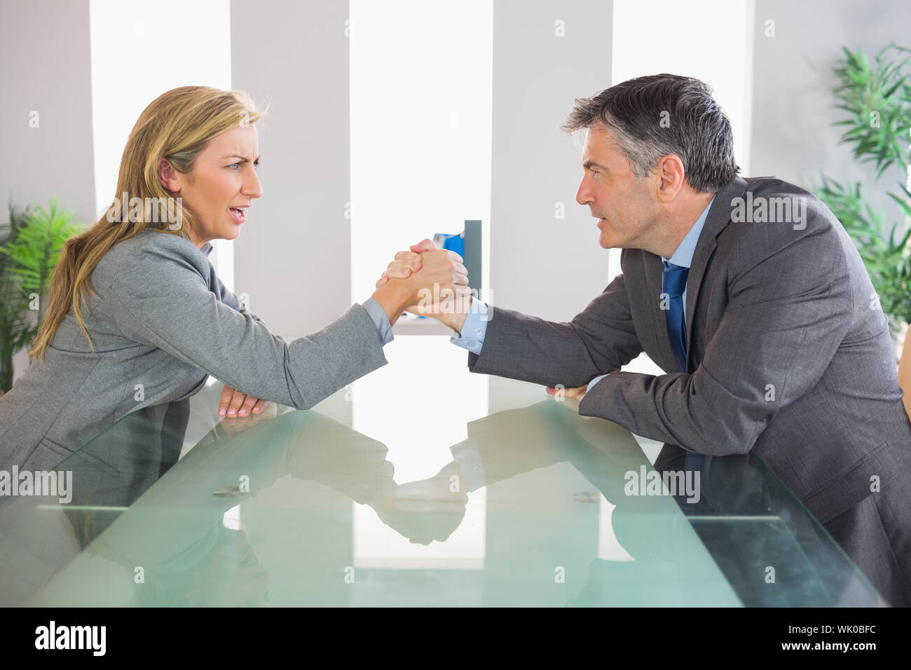 Arm wrestling man woman hi-res stock photography and images - Alamy